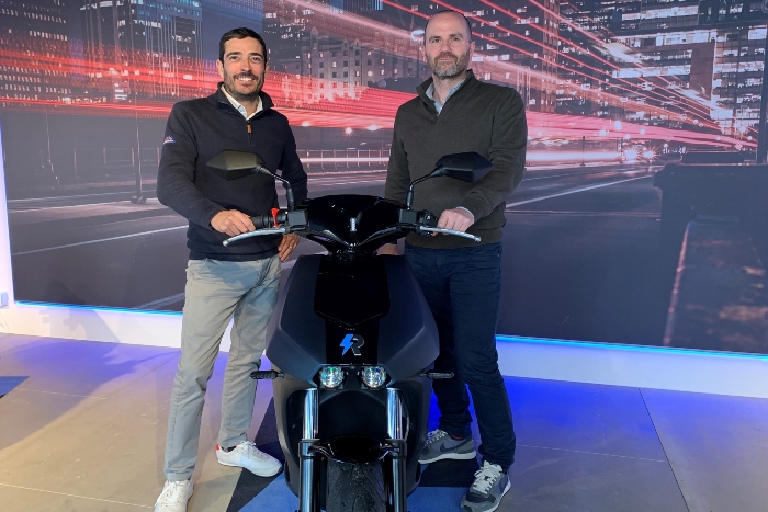 RibéSalat se sube a la moto eléctrica con Ray Electric - Seguros TV ...